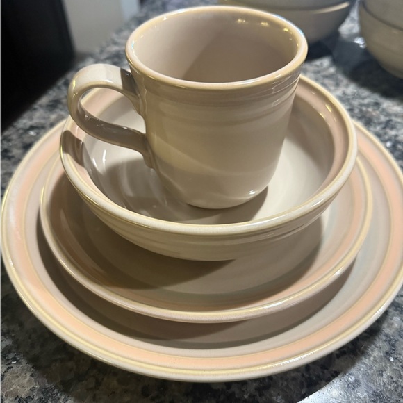 Noritake | Dining | Noritake Creamtan Stoneware Set Sunset Mesa 8663 ...